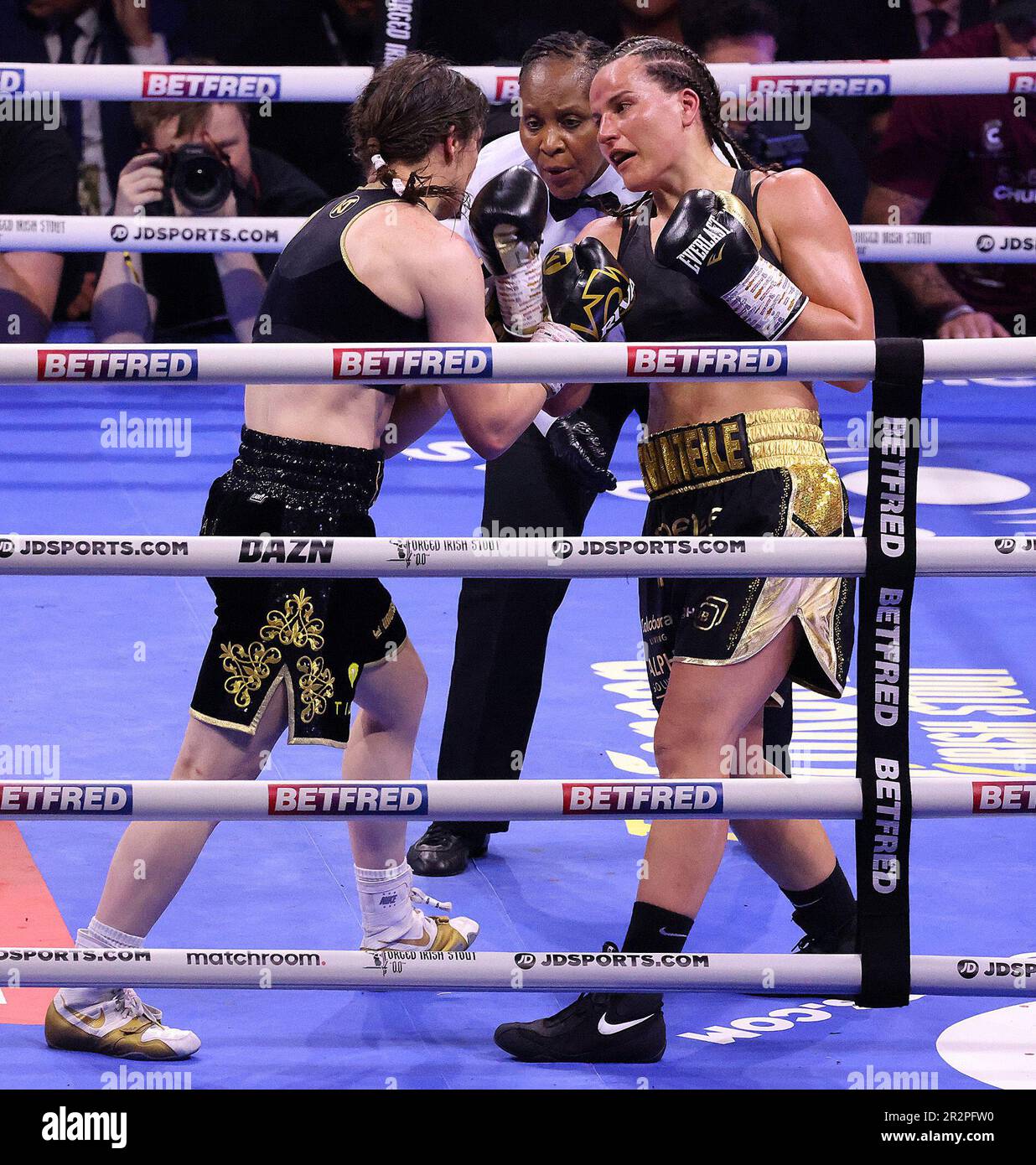 Taylor v cameron boxing hi-res stock photography and images - Alamy