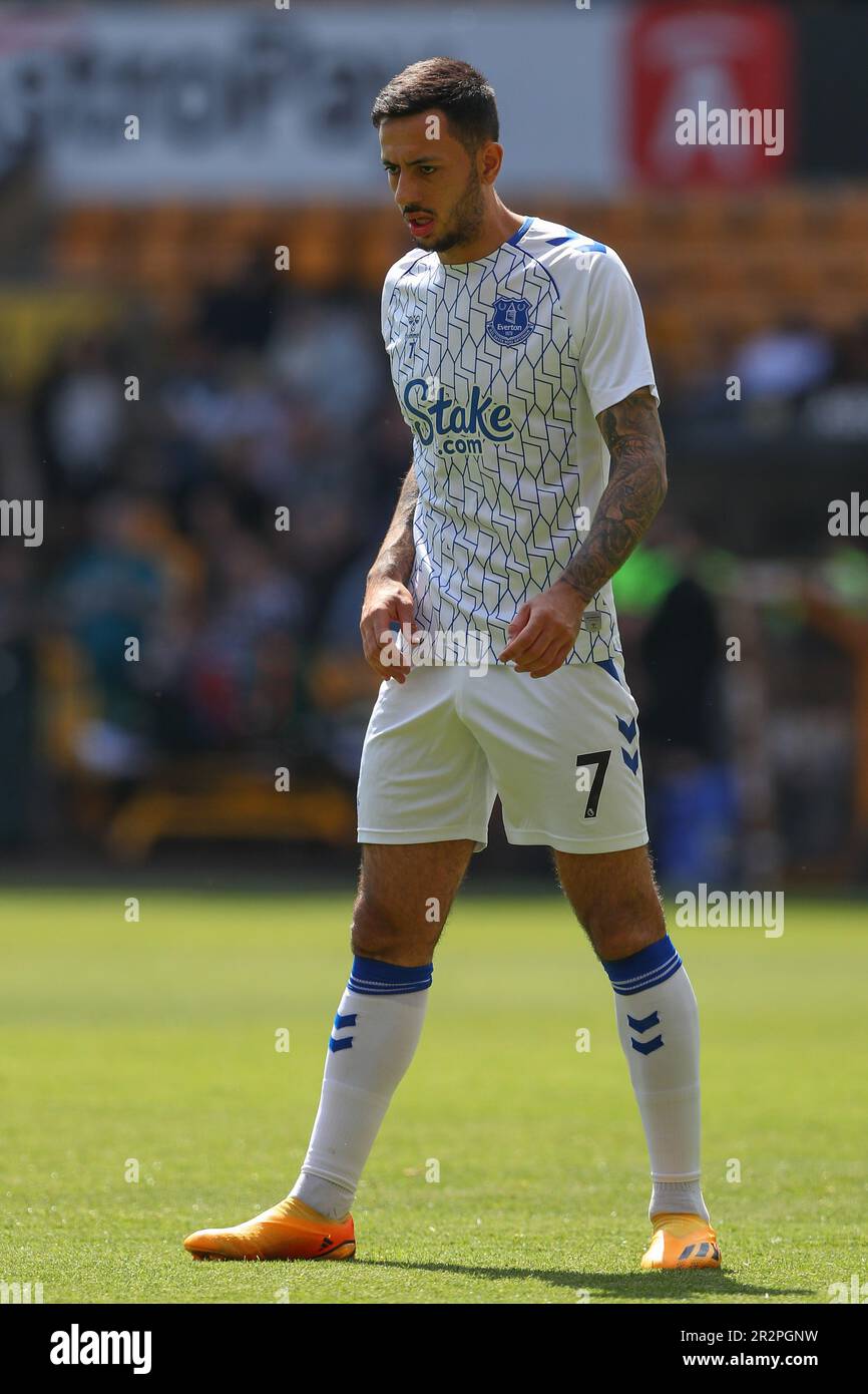 Dwight McNeil #7 of Everton during the pre-game warm up ahead of the ...