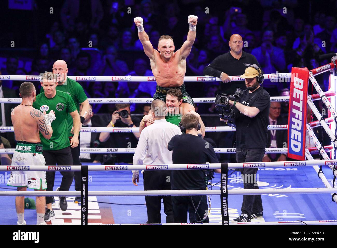 JJ Metcalf defeats Dennis Hogan during Matchroom Boxing: Katie Taylor ...