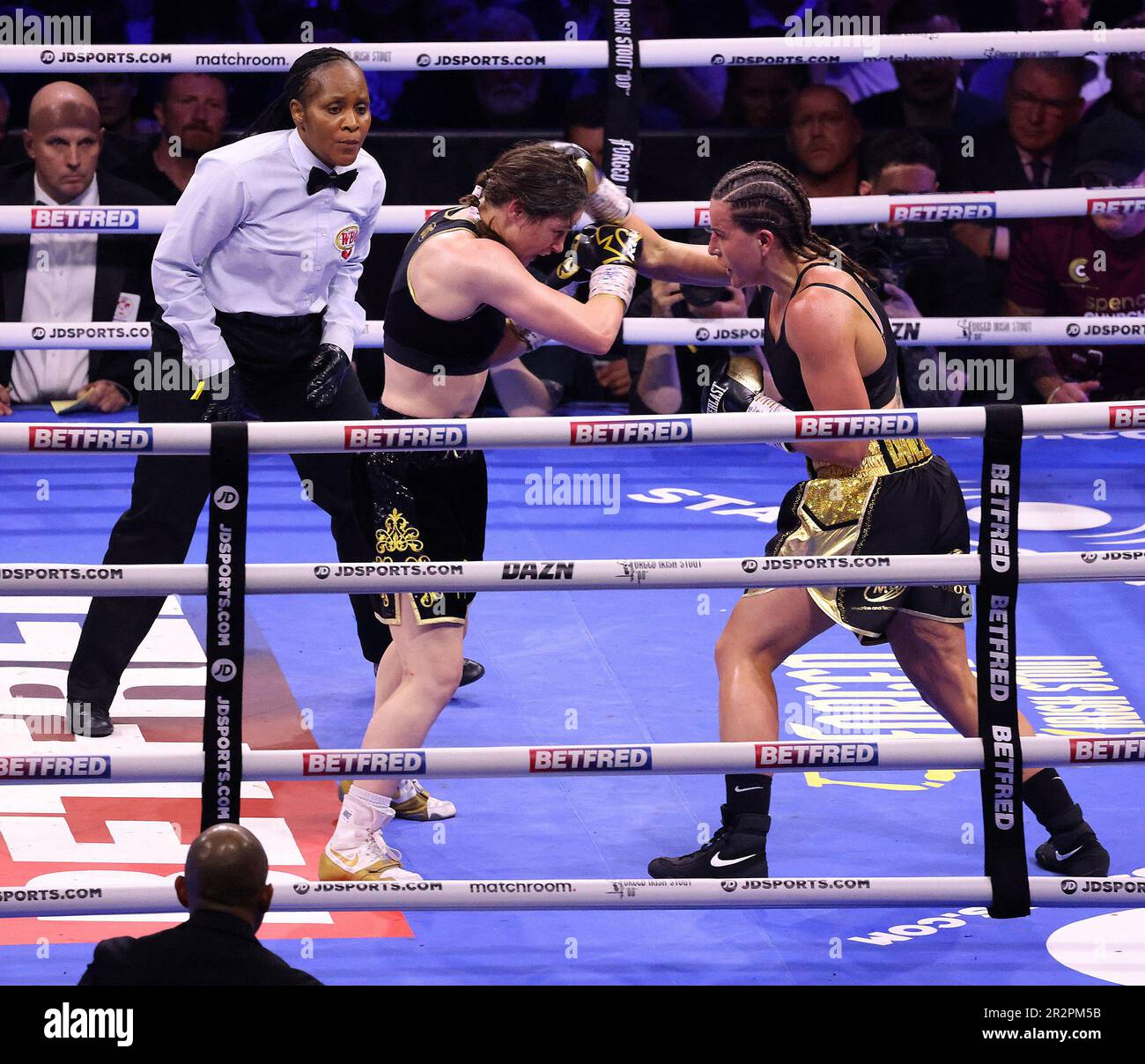 Taylor v cameron boxing hi-res stock photography and images - Alamy