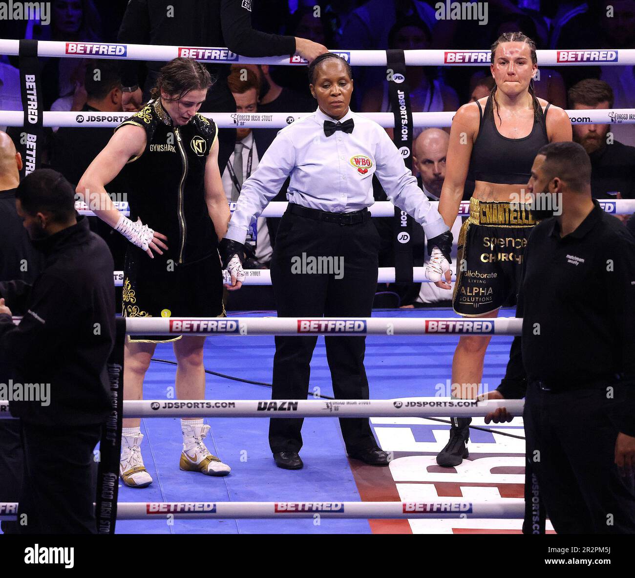 Katie Taylor (left) and Chantelle Cameron wait for the judge's decision ...