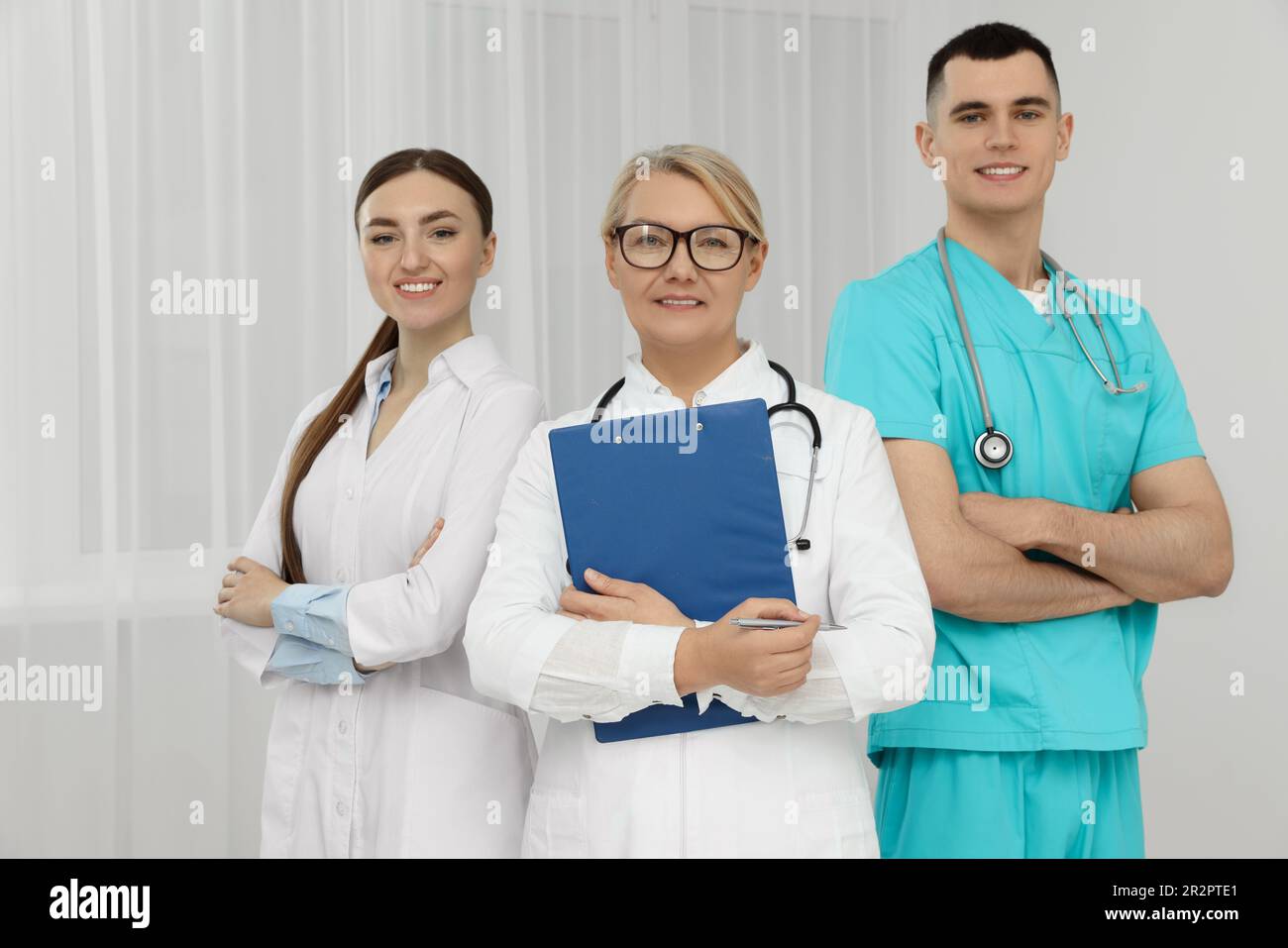 Doctors uniforms hi-res stock photography and images - Alamy
