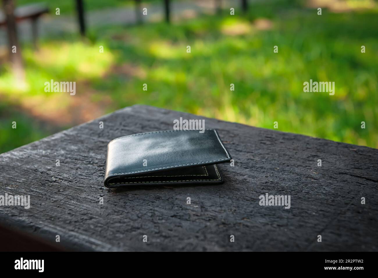 Lost wallet lying on street hi-res stock photography and images - Alamy