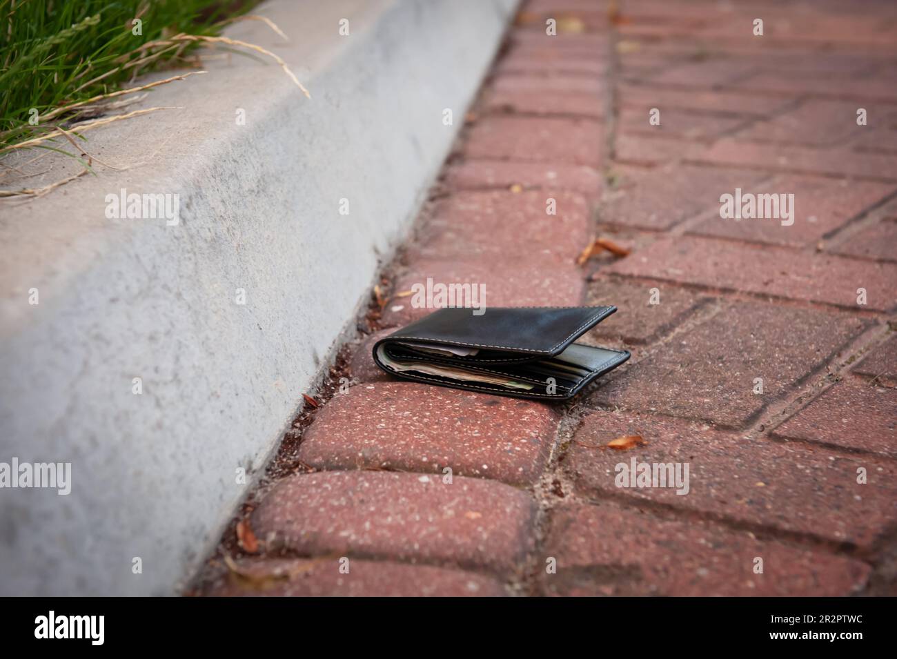 Lost wallet lying on street hi-res stock photography and images - Alamy