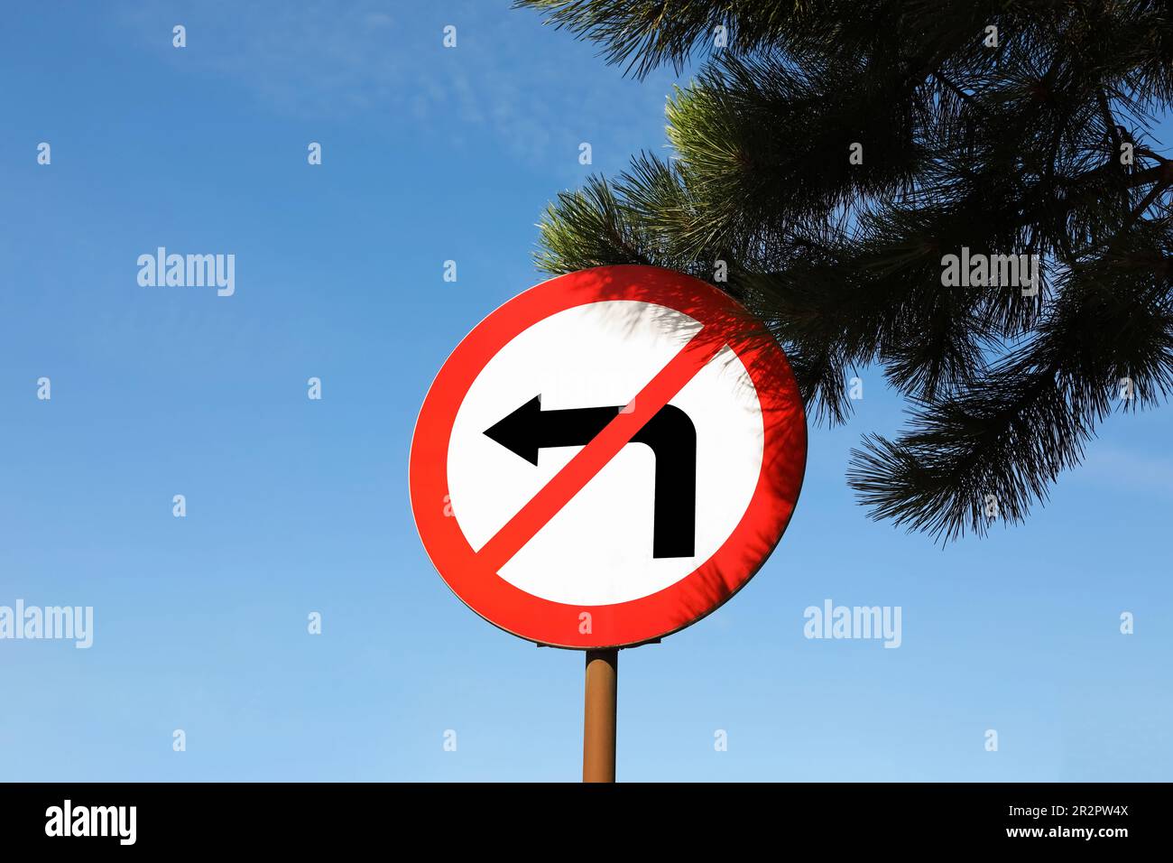 Road sign no left turn hi-res stock photography and images - Alamy