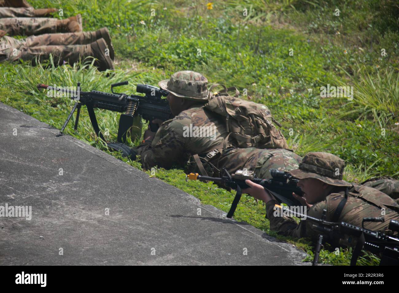 U.S. Soldiers with Bravo Company, 2nd Battalion, 35th Infantry Regiment ...