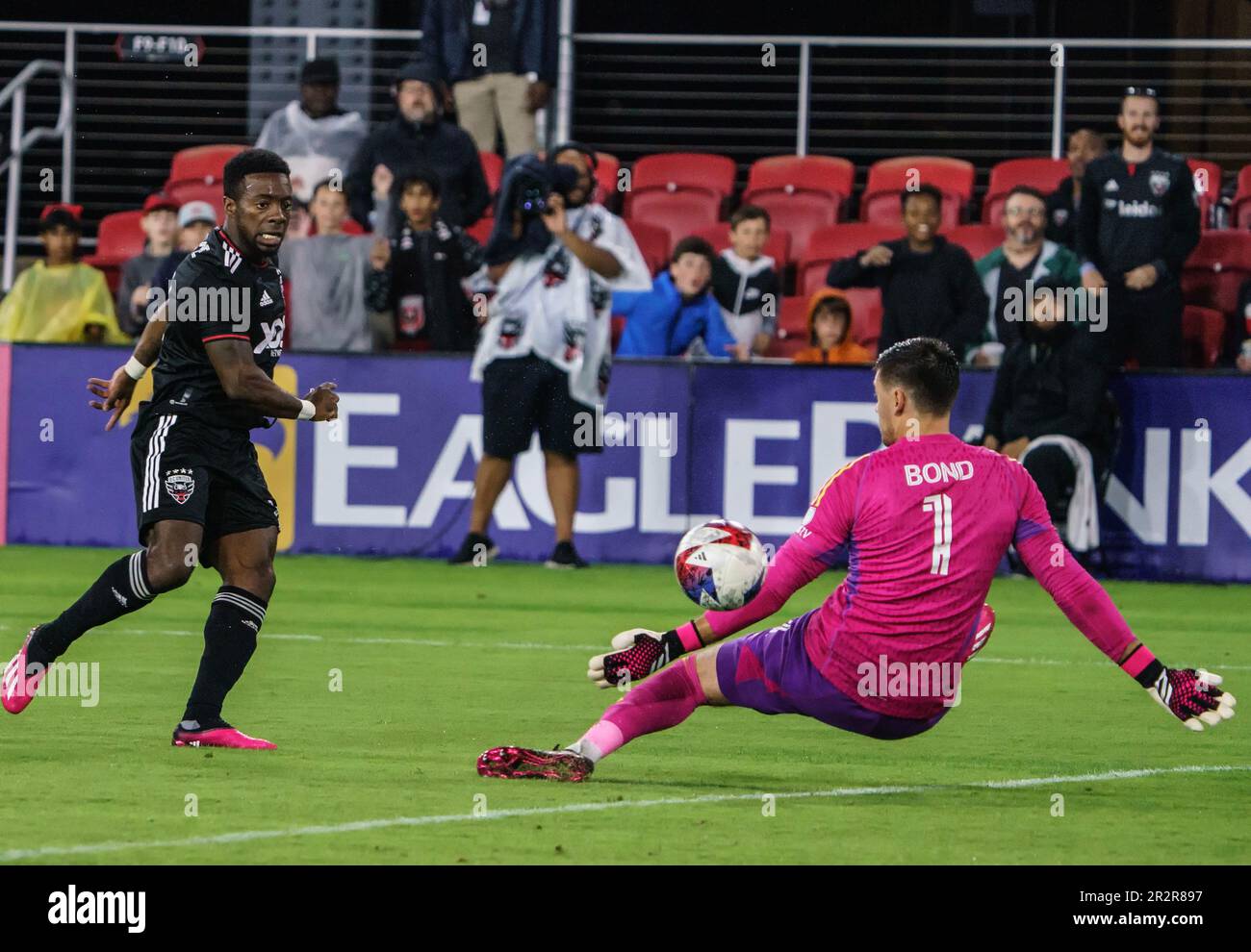 Jonathan bond hi-res stock photography and images - Alamy