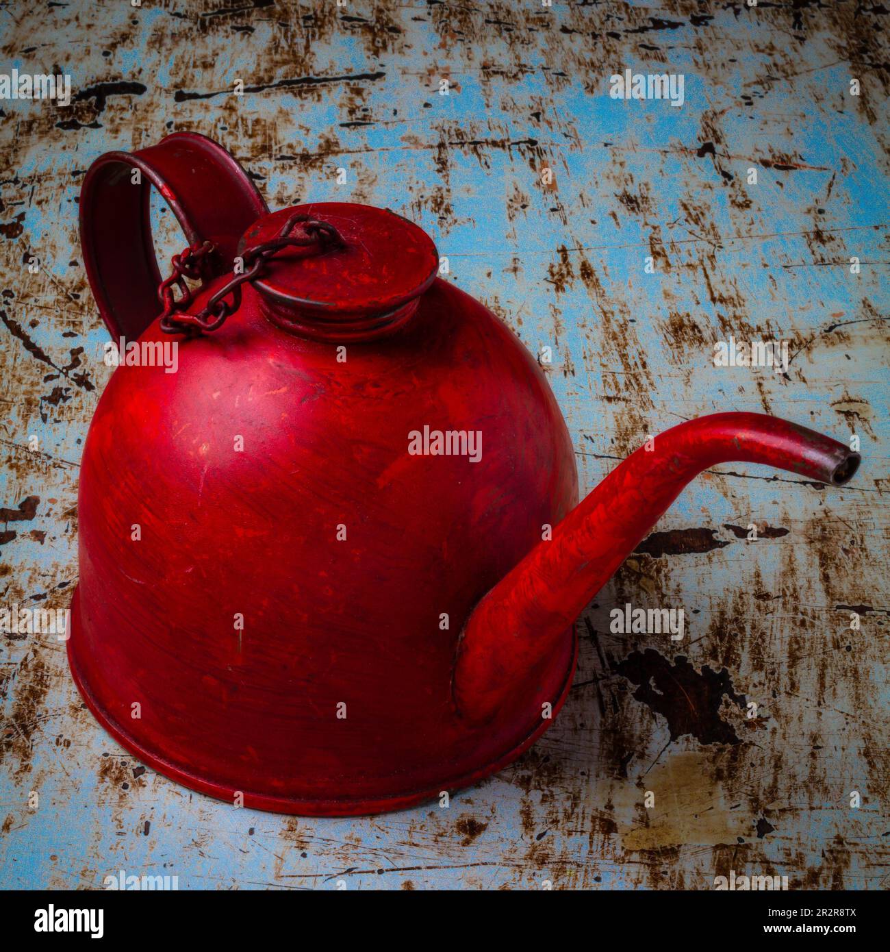 Antique oil cans hi-res stock photography and images - Alamy