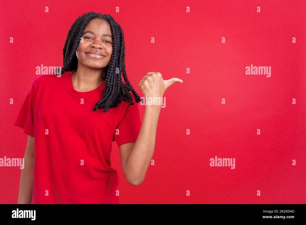 Happy african woman pointing a blank space to the side Stock Photo - Alamy