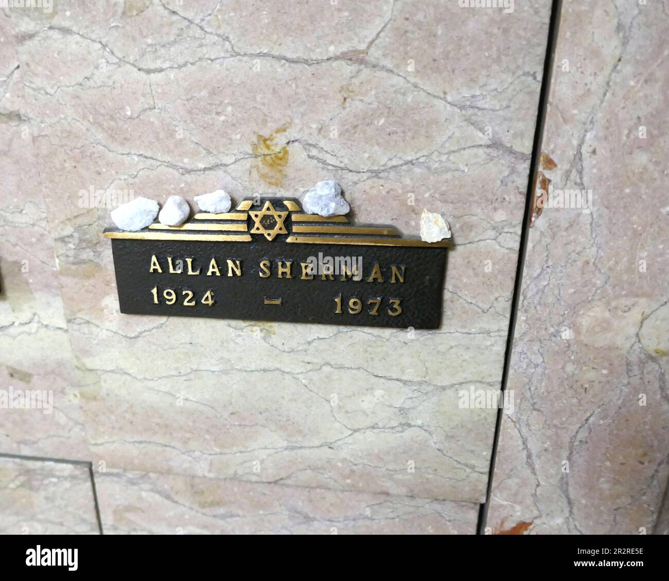 Los Angeles, California, USA 18th May 2023 Actor Allan Sherman Grave in ...
