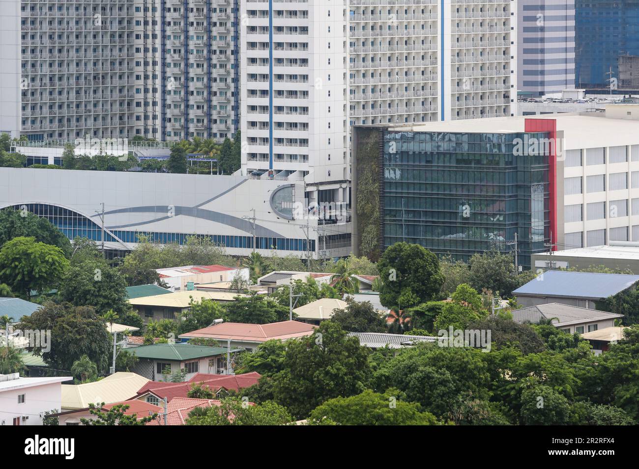 Makati city accident : SM mall Jazz Residences wall collapsed, 2 ...