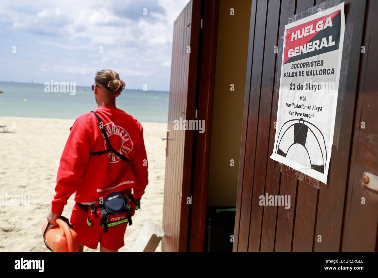 Palma, Spain. 20th May, 2023. A sign on the beach Can Pere Antoni with ...