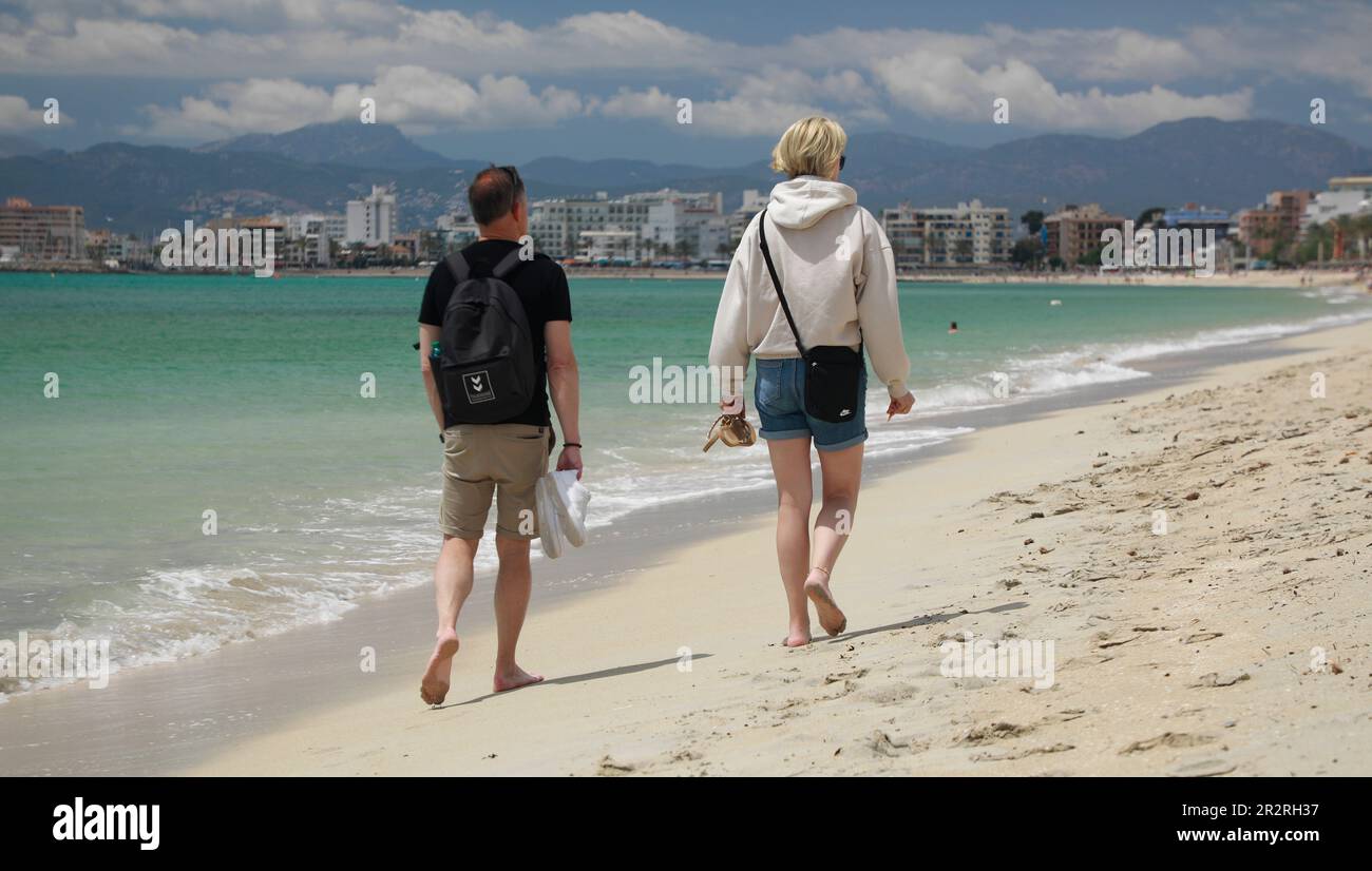 Palma, Spain. 20th May, 2023. Walkers walk across the beach of Arenal ...