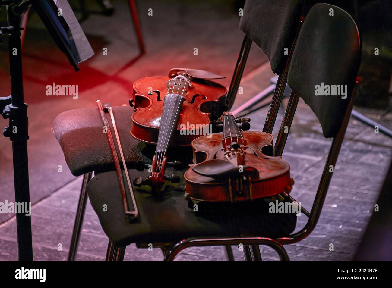 The image of two violins and skirmishes lies on a chair in the theater ...
