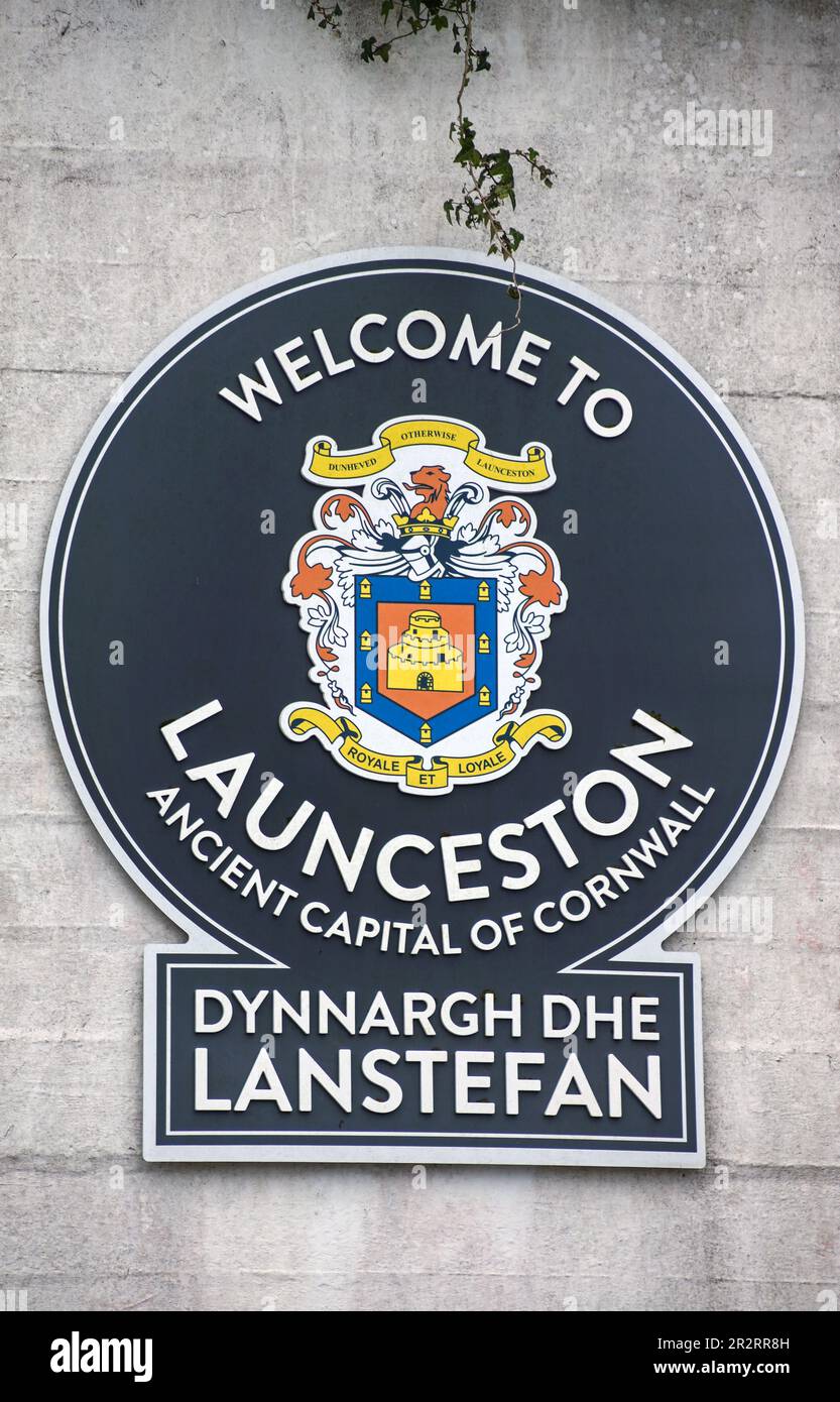 The Welcome to Launceston sign in the coach park Stock Photo - Alamy