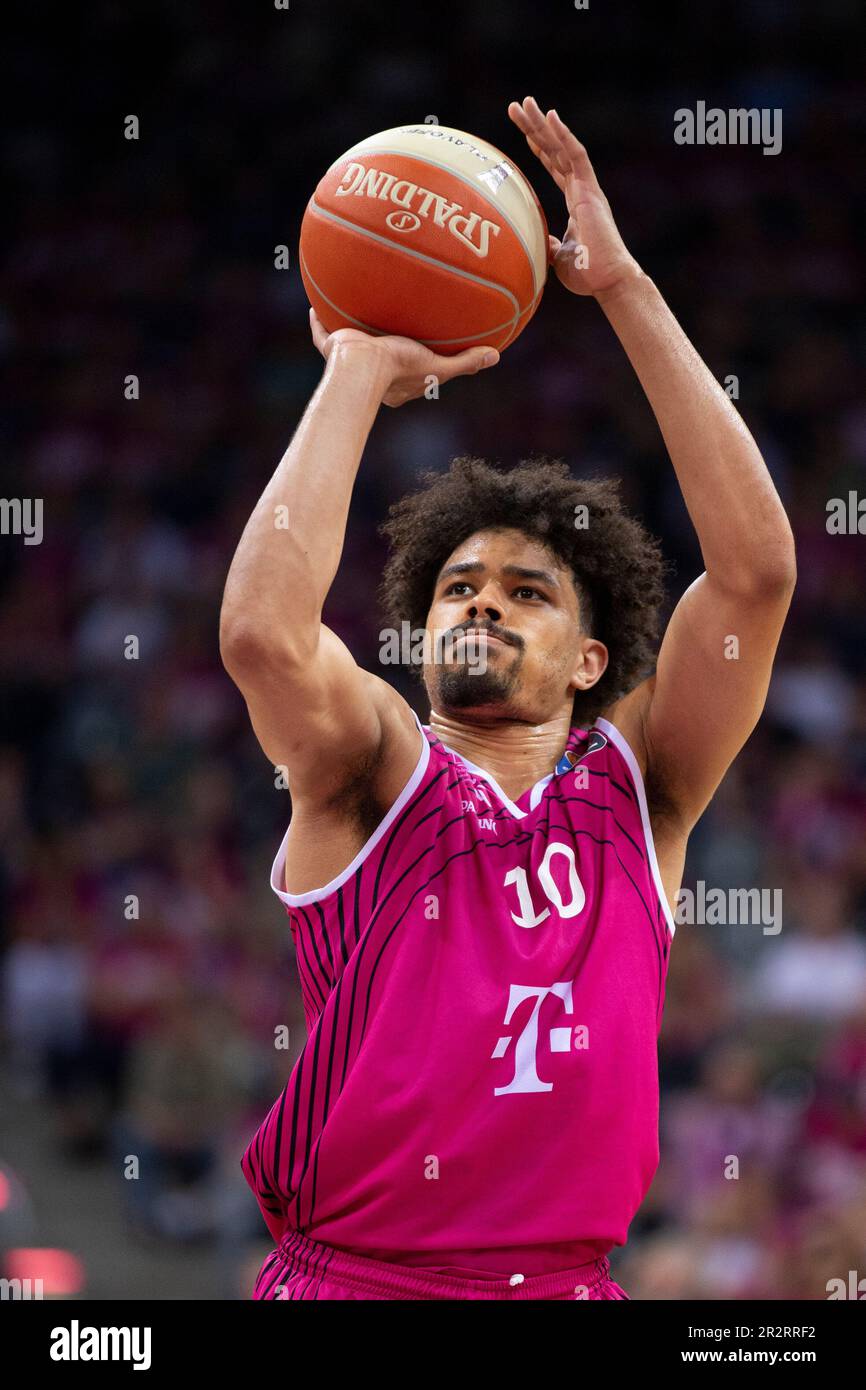 Collin MALCOLM (BON, mi.) on the ball, single action, throw, free throw ...