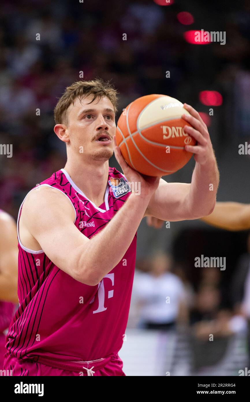 Finn DELANY (BON, mi.) on the ball, single action, throw, free throw ...