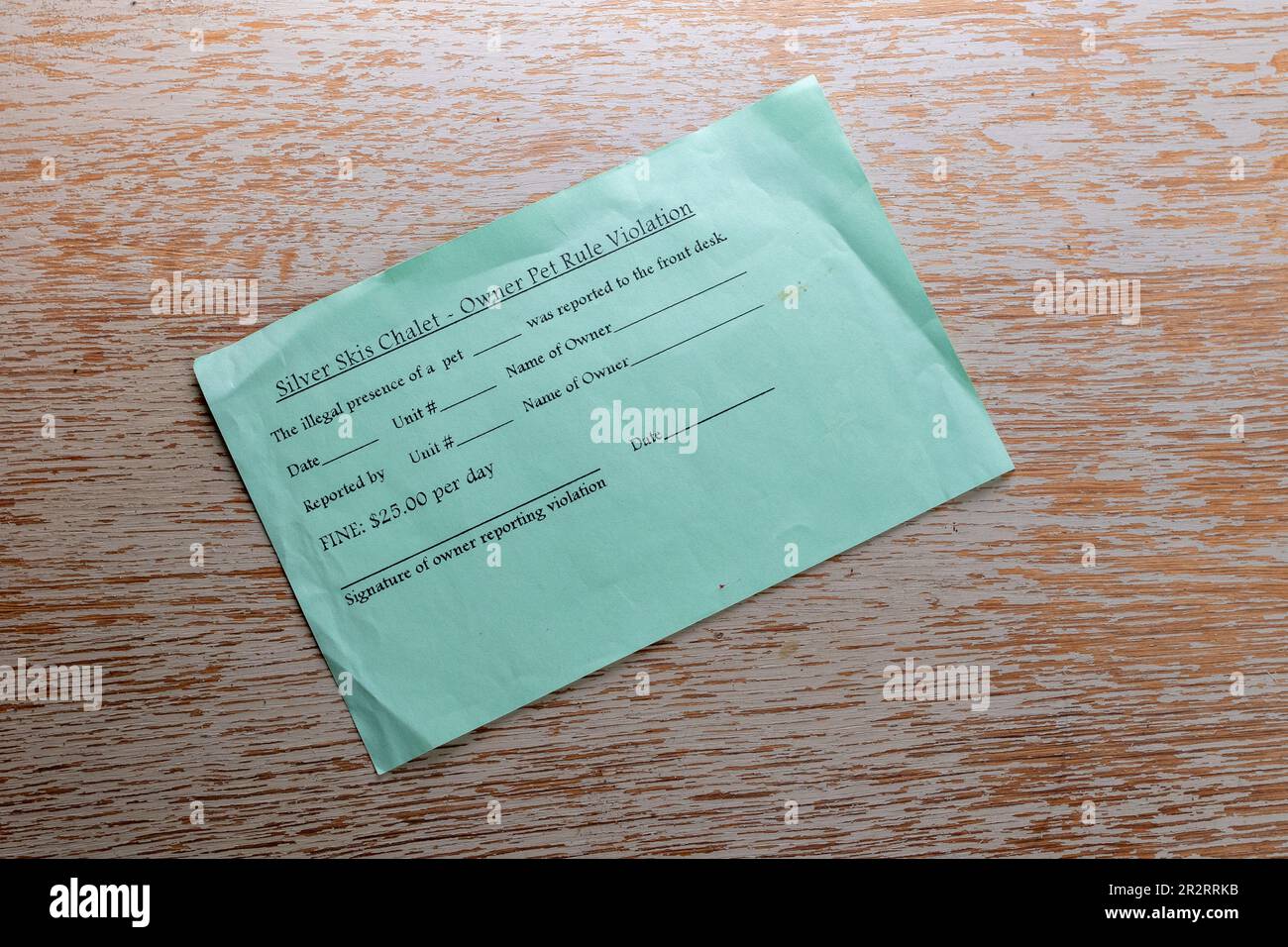 A form to report "illegal presence of a pet", a bit Stalinesque eh ...