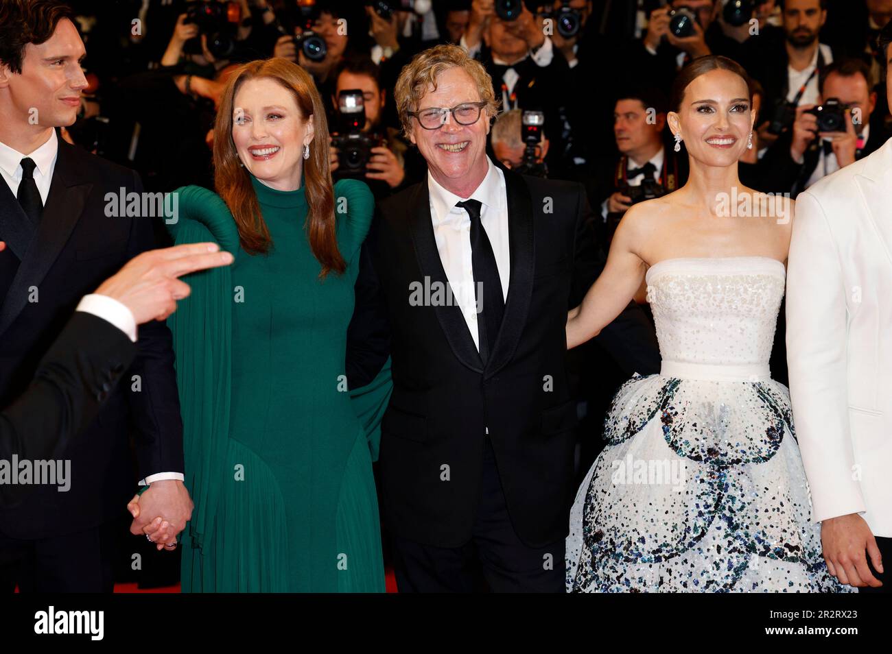Cannes, Frankreich. 20th May, 2023. Cory Michael Smith, Julianne Moore ...