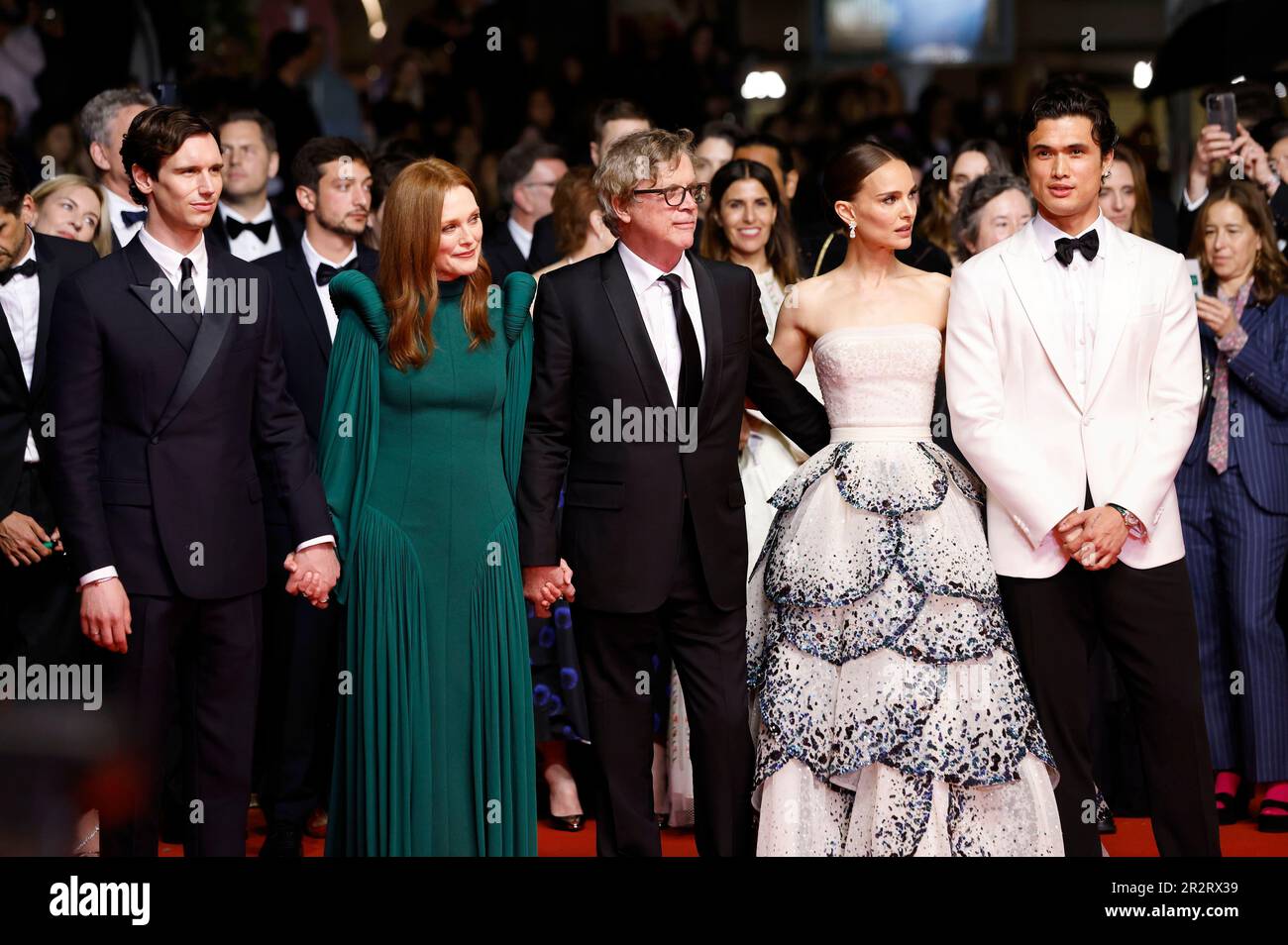 Cannes, Frankreich. 20th May, 2023. Cory Michael Smith, Julianne Moore ...