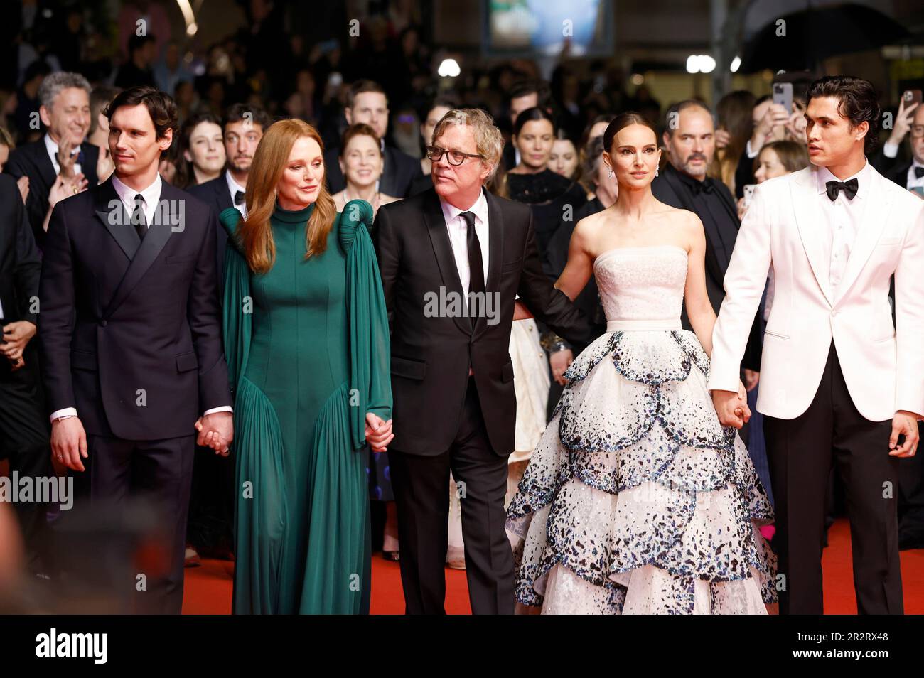 Cannes, Frankreich. 20th May, 2023. Cory Michael Smith, Julianne Moore ...