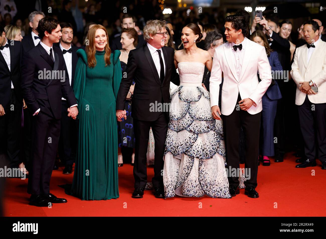 Cannes, Frankreich. 20th May, 2023. Cory Michael Smith, Julianne Moore ...