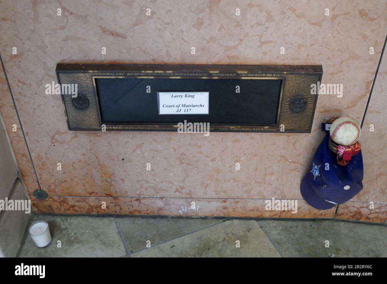 Los Angeles, California, USA 18th May 2023 Larry King Grave in Court of ...