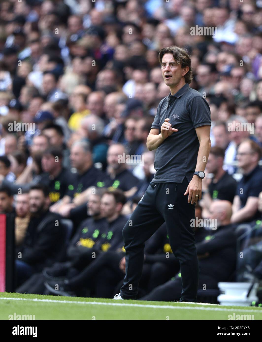 Coach thomas frank tottenham hotspur hi-res stock photography and ...