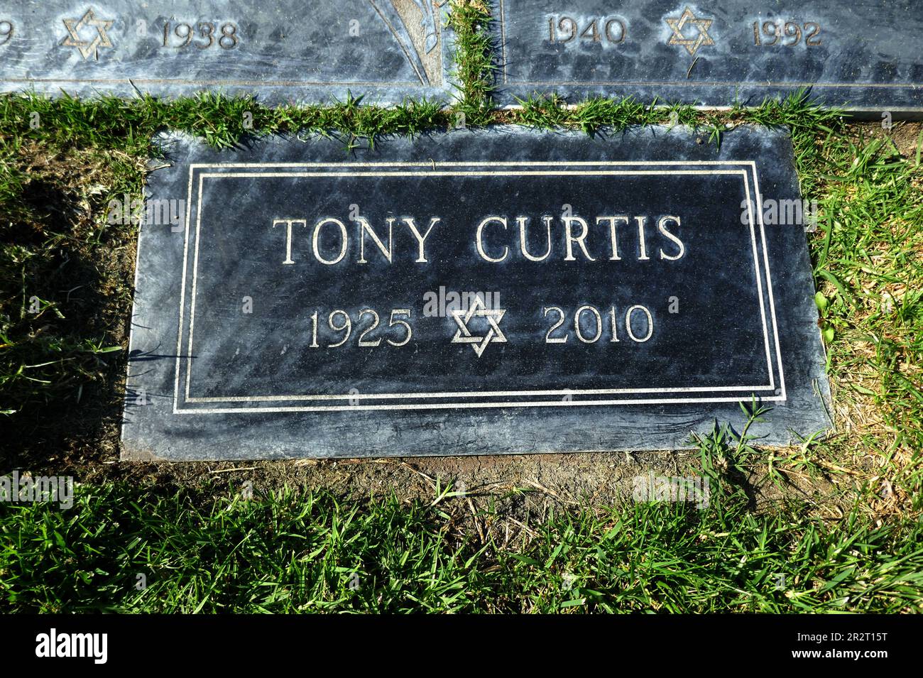 Tony Curtis Grave