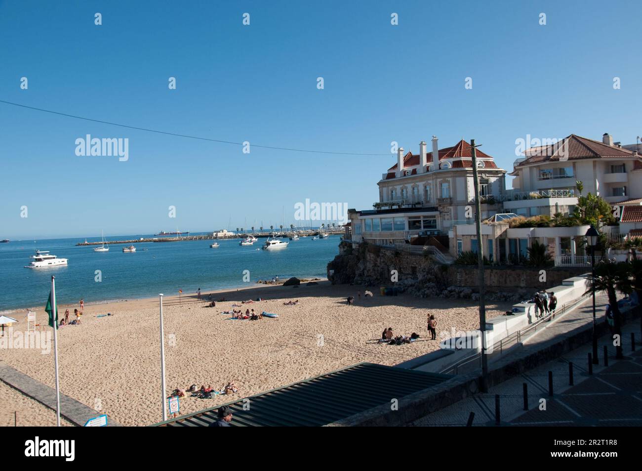 Sand beach sunbathers umbrellas hi-res stock photography and images - Alamy