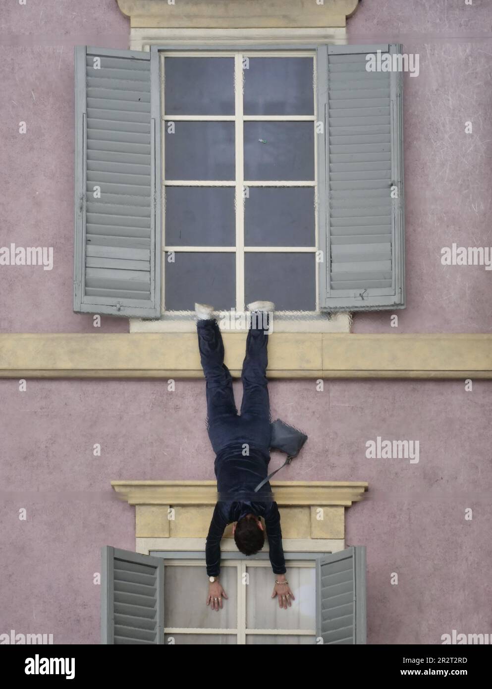 Over the threshold by Leandro Erlich exhibition at the royal palace in ...