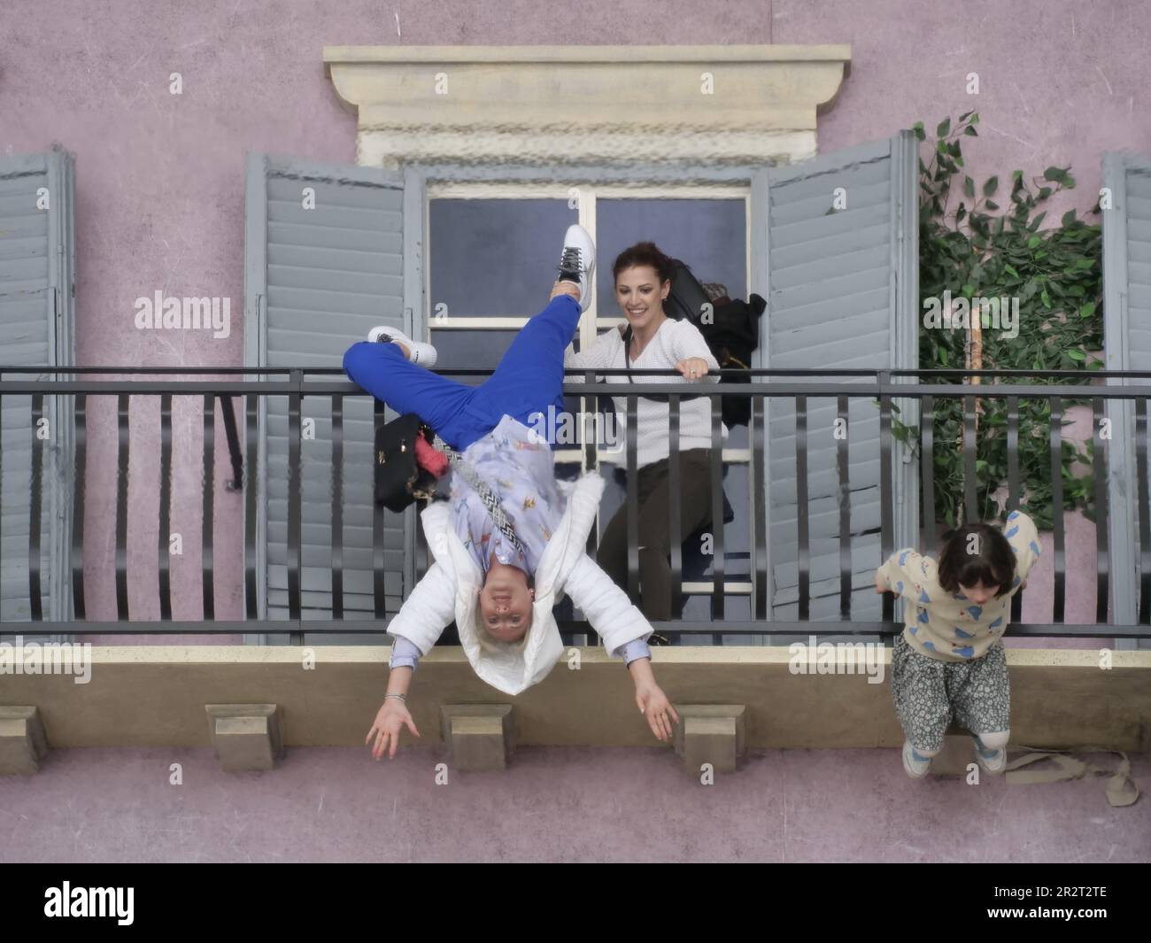 Over the threshold by Leandro Erlich exhibition at the royal palace in ...