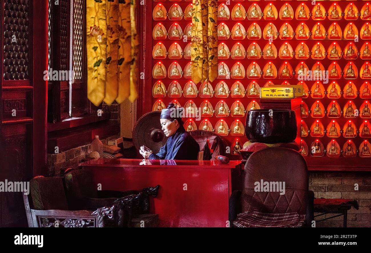 Tao priest hi-res stock photography and images - Alamy