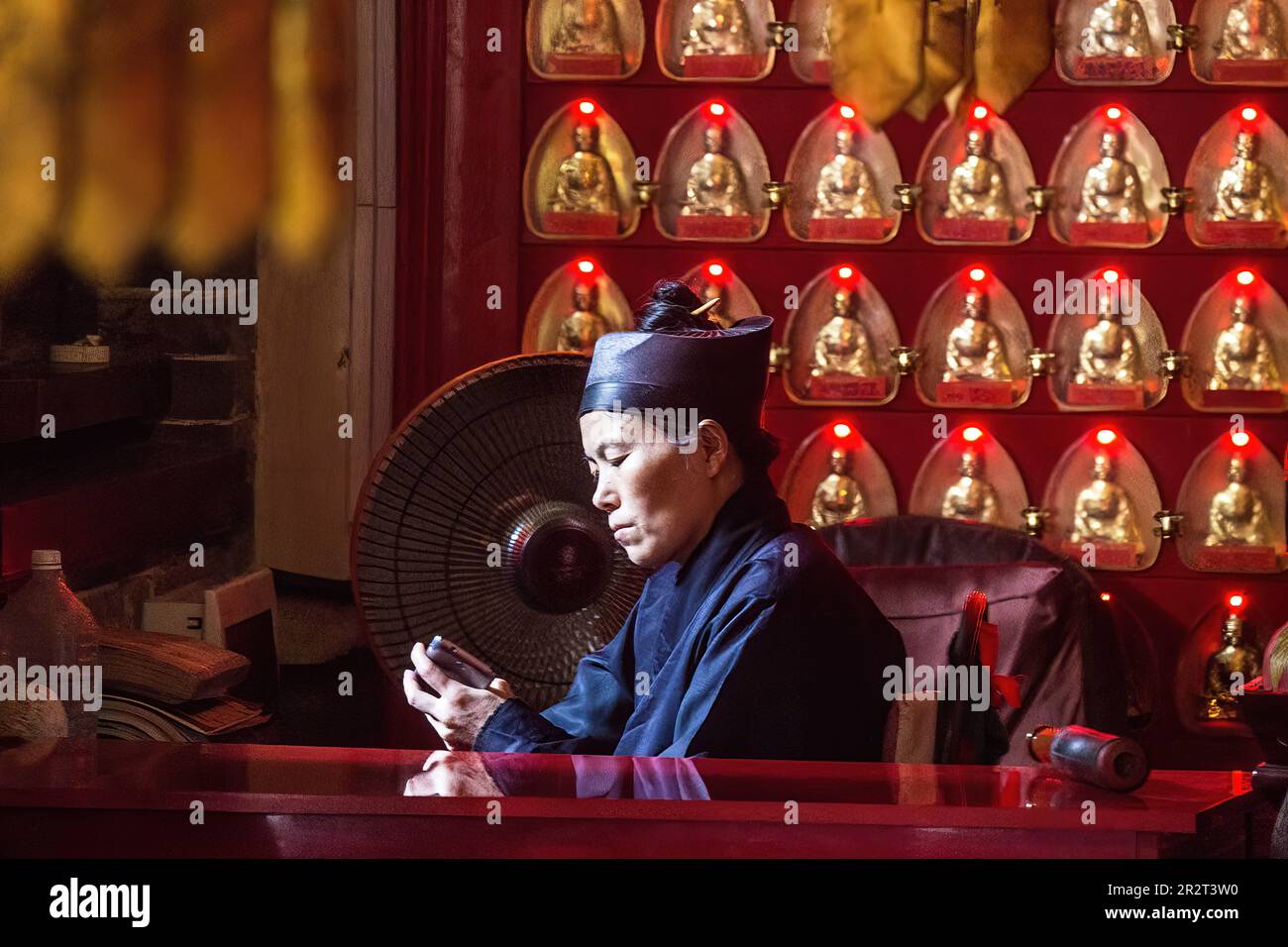 Tao priest hi-res stock photography and images - Alamy