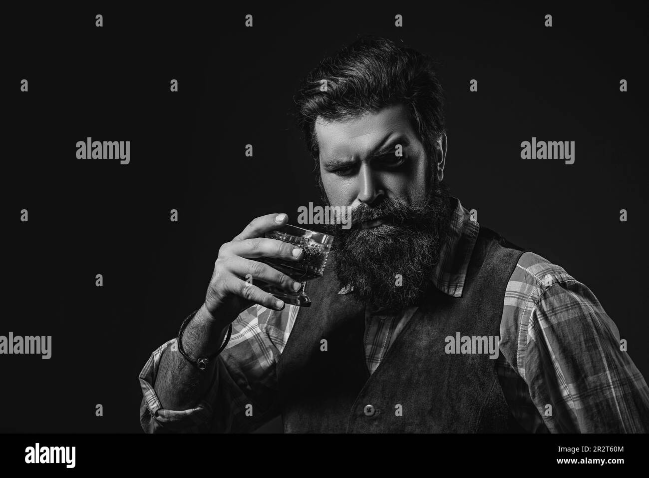 Old men drinking pub Black and White Stock Photos & Images - Alamy