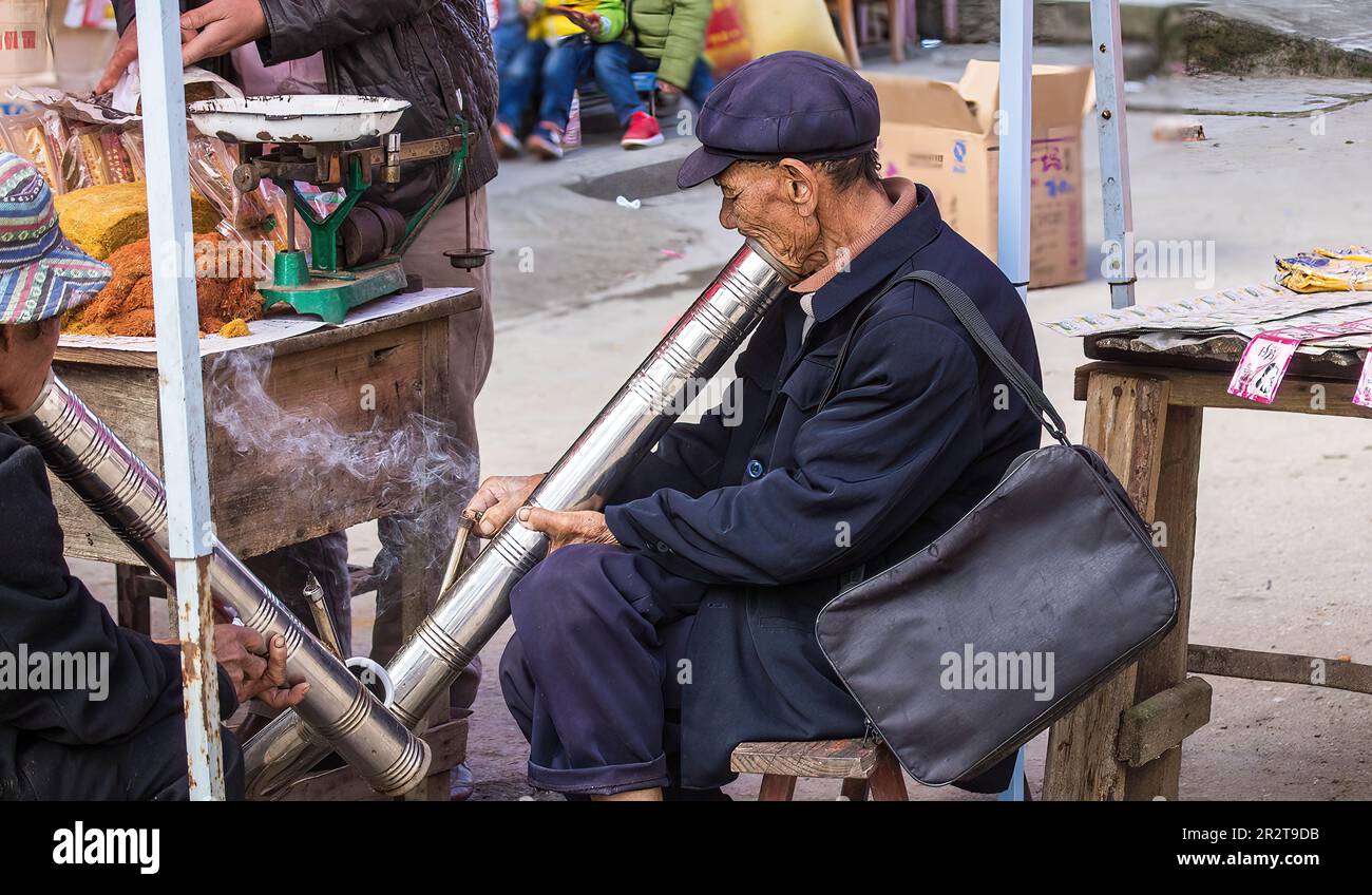 Smoking on the job hi-res stock photography and images - Alamy