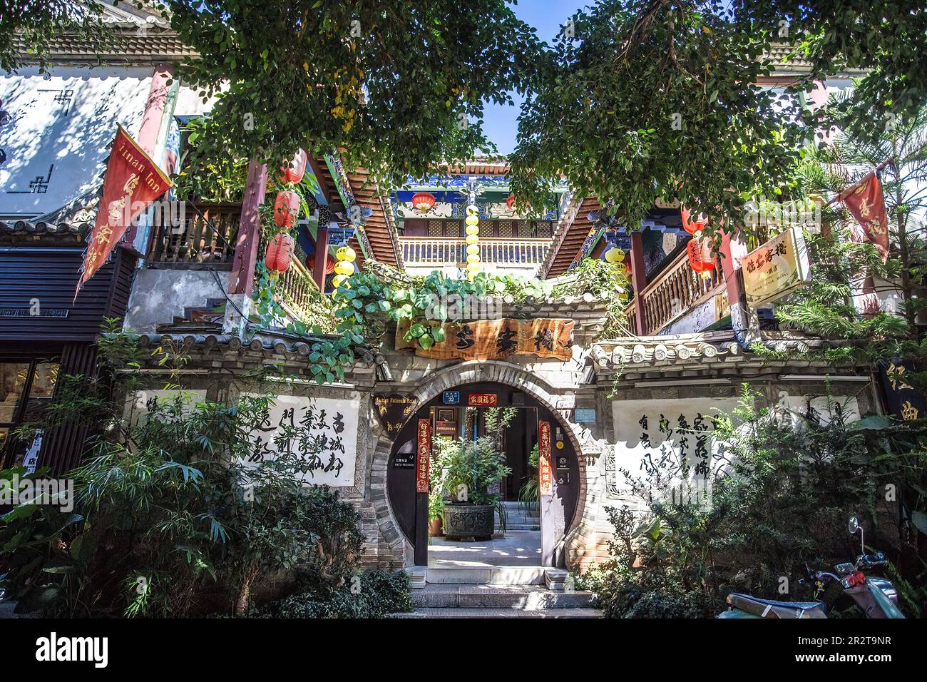 Welcoming terrace hi-res stock photography and images - Alamy
