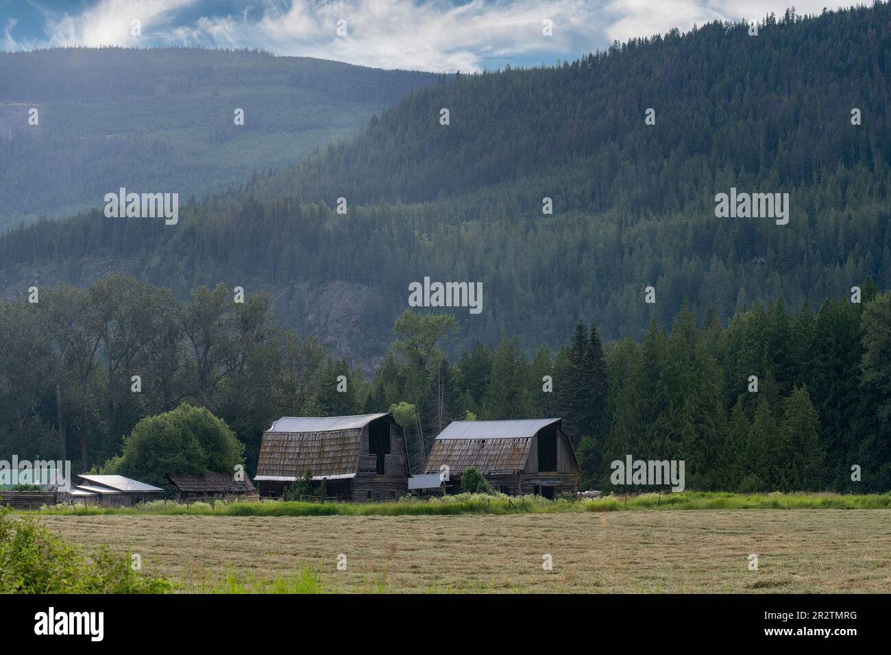 Traditional canadian rural house hi-res stock photography and images ...