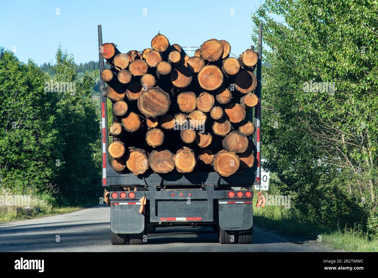 Loaded logging truck hi-res stock photography and images - Alamy
