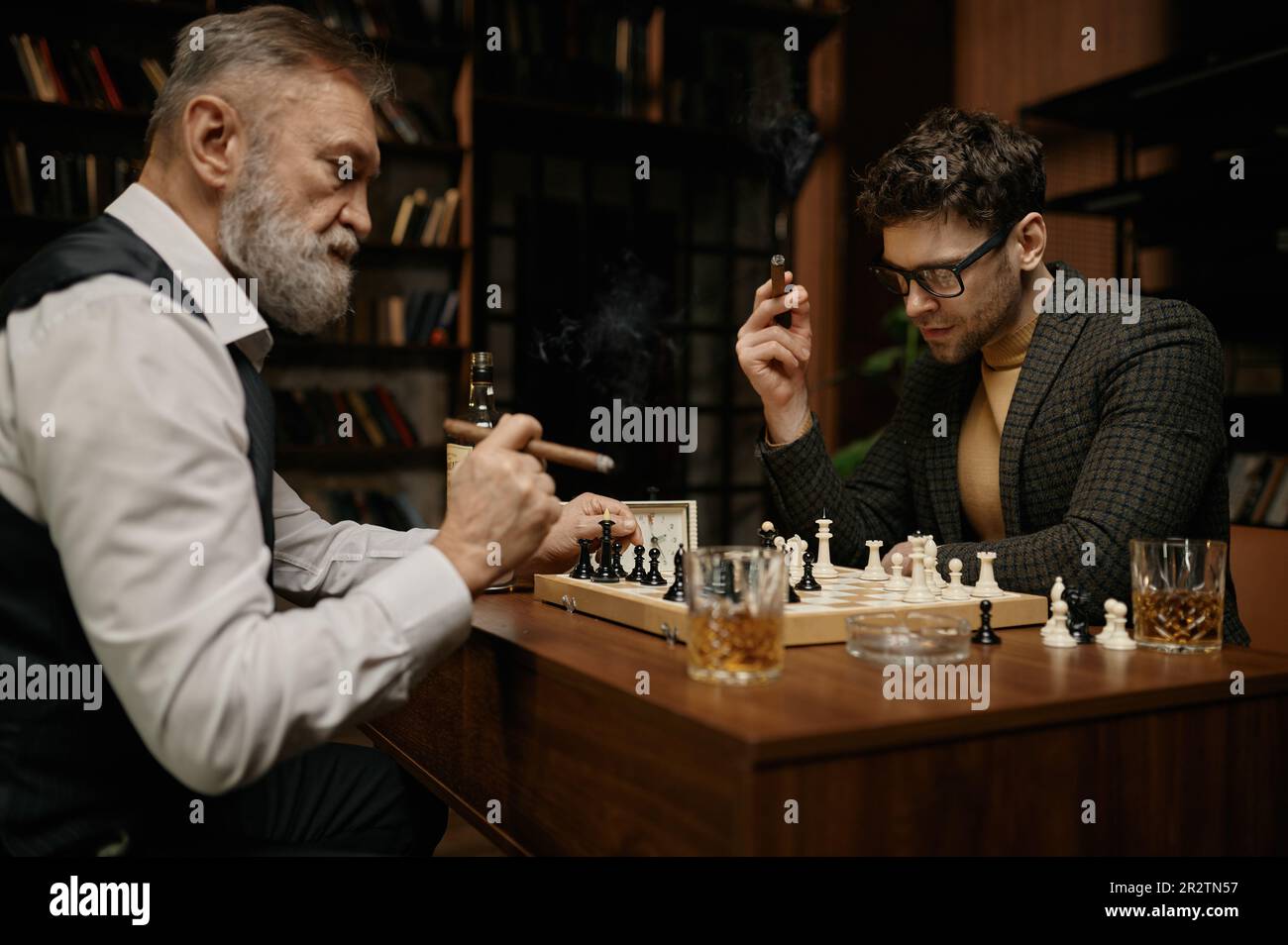 Man smoking while playing chess hi-res stock photography and images - Alamy