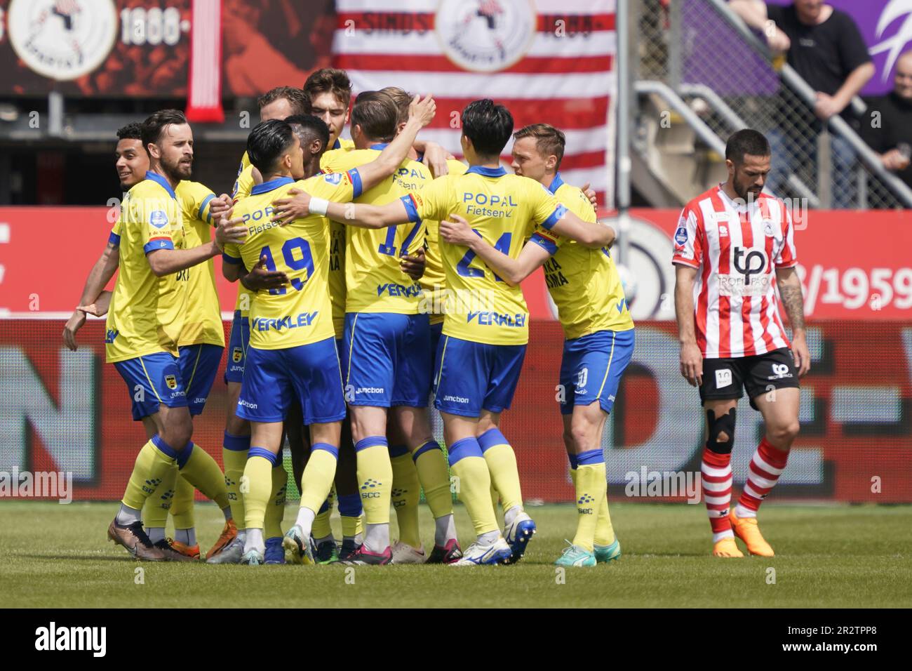 ROTTERDAM - Marco Tol of SC Cambuur 0-1 Mica Pinto of Sparta Rotterdam ...