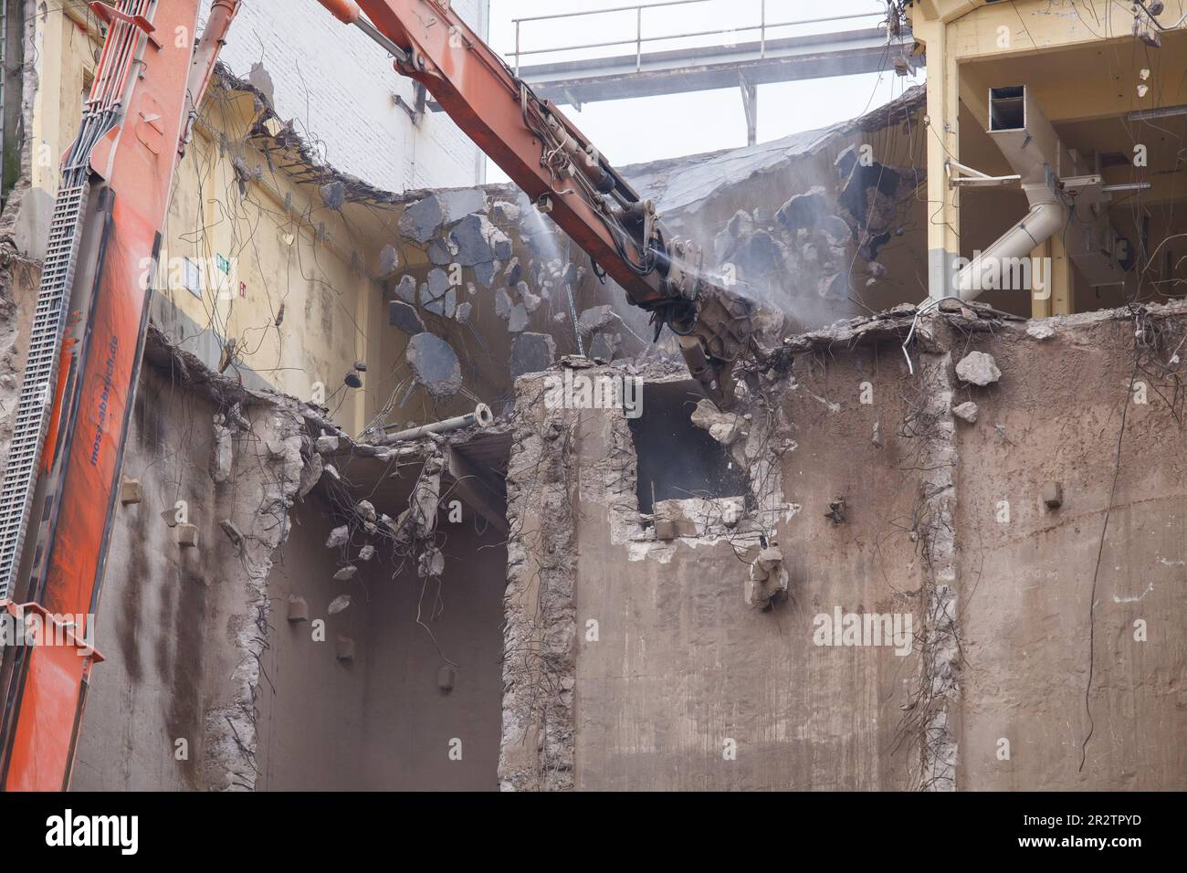 demolition of a silo building at the Ell mill and the Auer mill in ...
