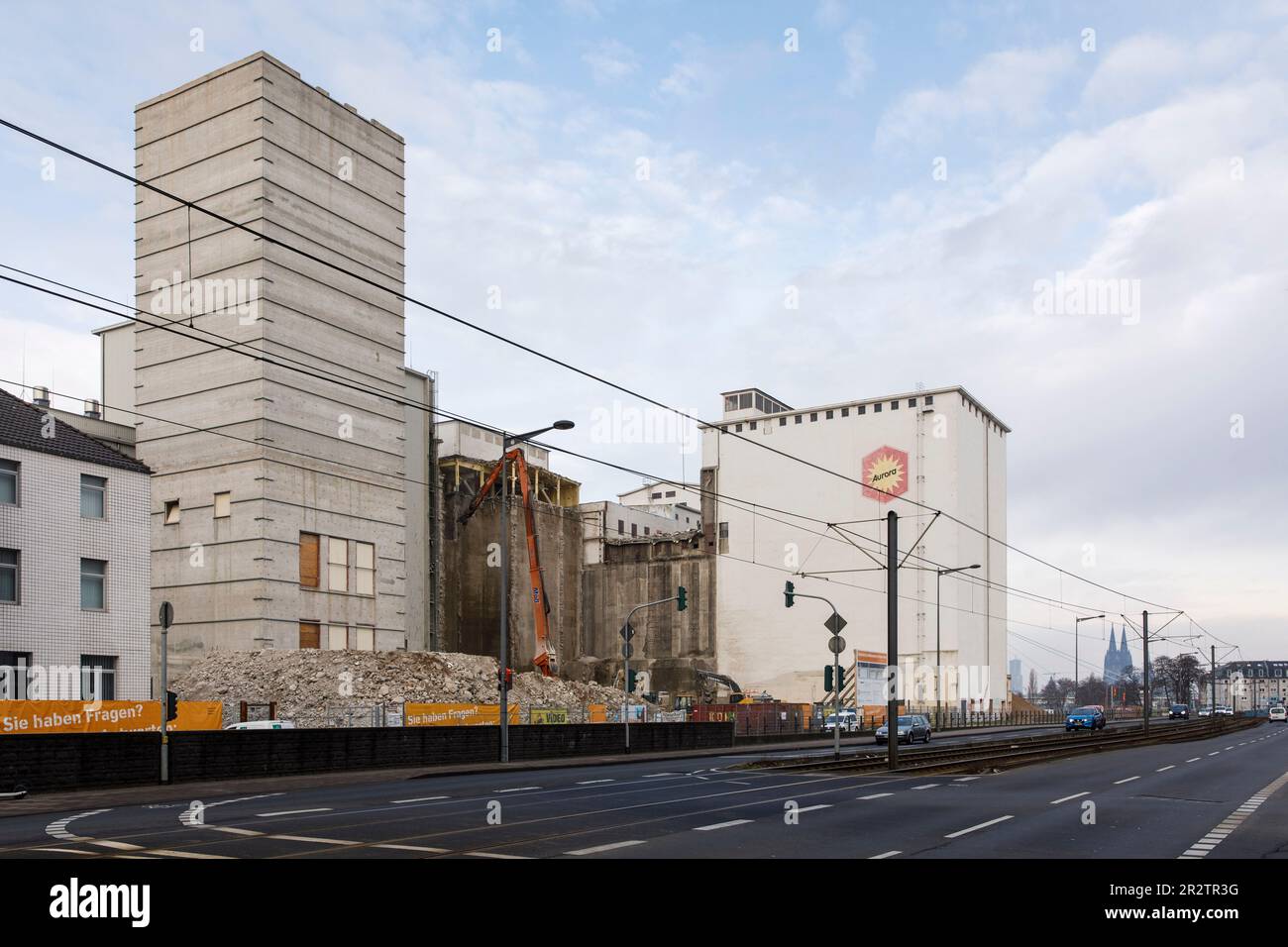 demolition of buidings in the Rhine port in the district Deutz, Auer ...