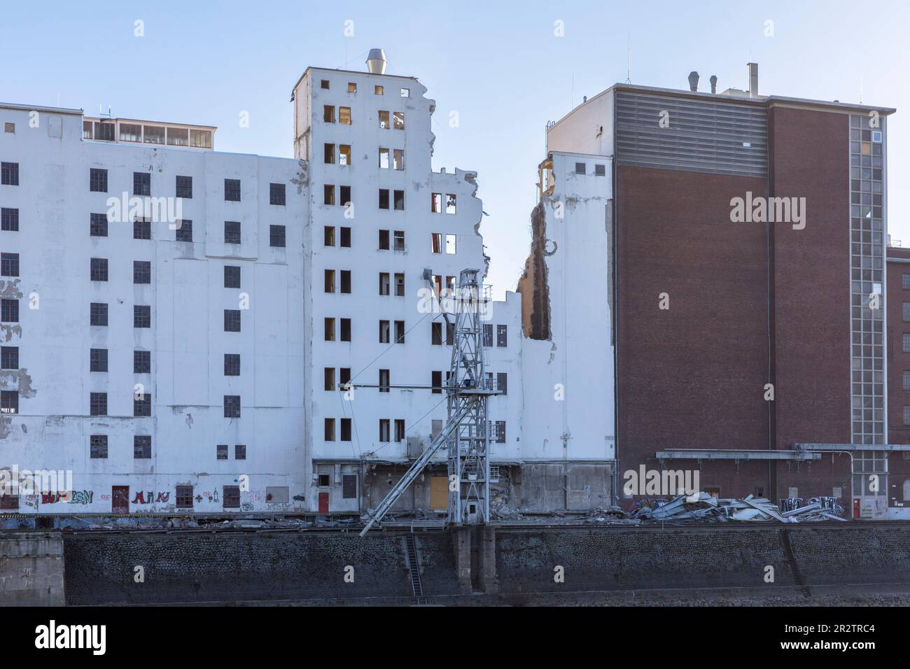 demolition of a silo building at the Ell mill and the Auer mill in ...