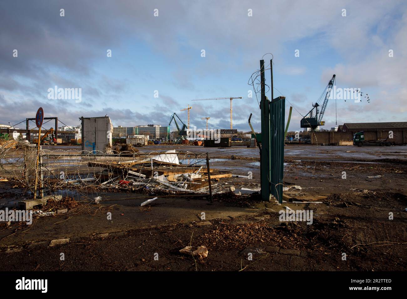 a new urban quarter will be built on the site of the Deutz harbor in ...