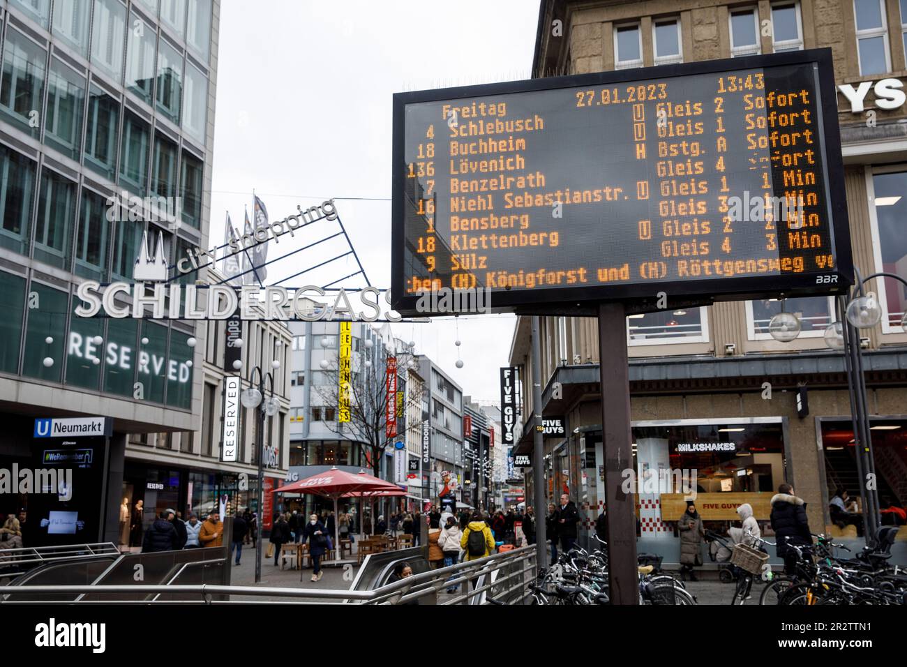 display board for subway connections at station Neumarkt ...