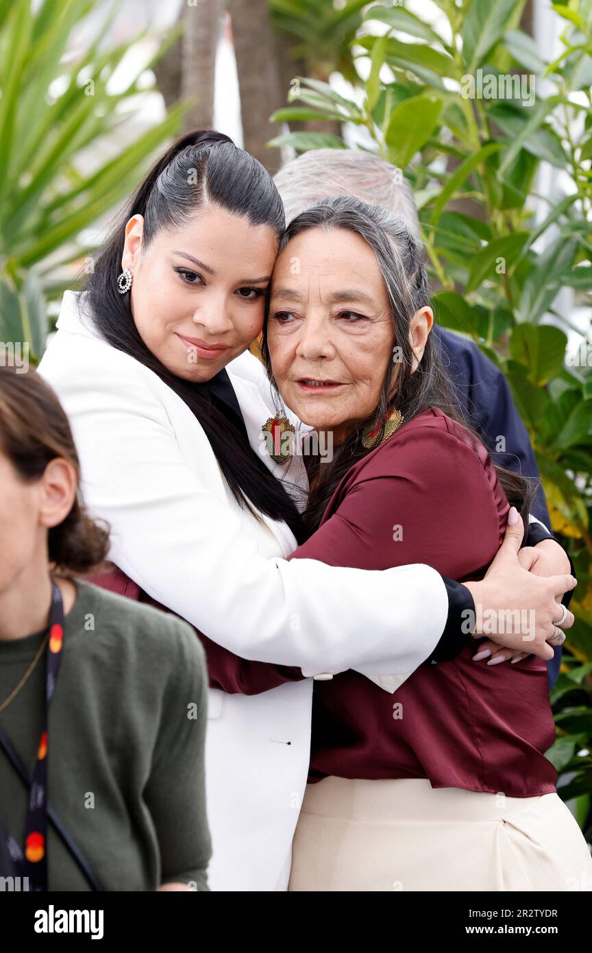 Cannes, France. 21st May, 2023. Cara Jade Myers und Tantoo Cardinal ...