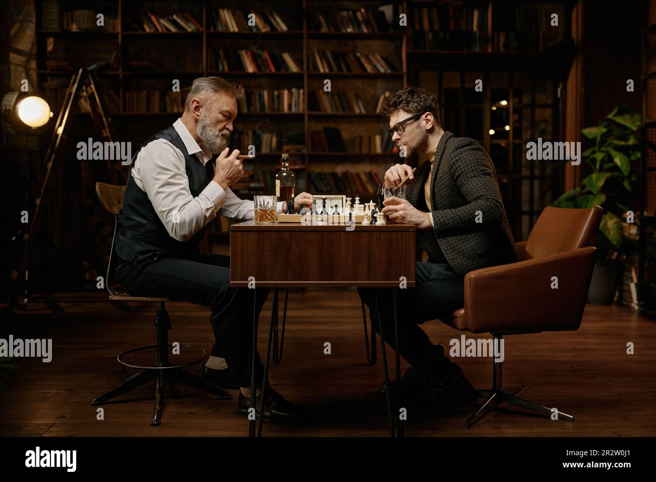Smoking while playing chess hi-res stock photography and images - Alamy