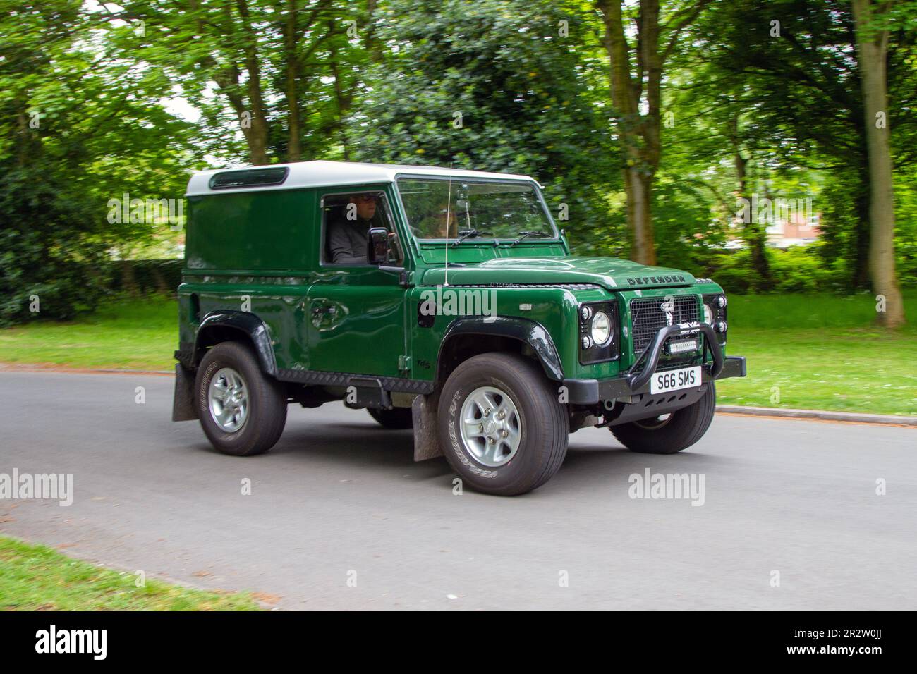 1999 90s nineties Green Land Rover Pick-Up TD5 2500cc 5 speed manual ...