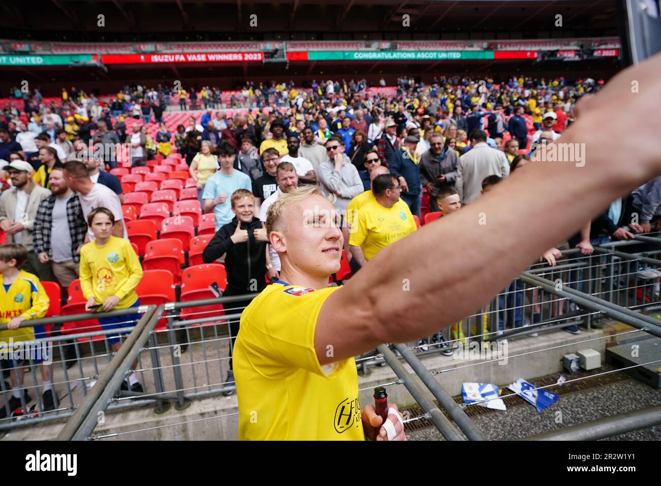 Fa vase isuzu hi-res stock photography and images - Alamy